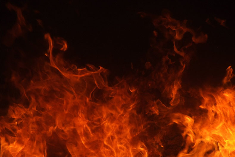 Massive fire engulfs textile market in Surat | ummid.com