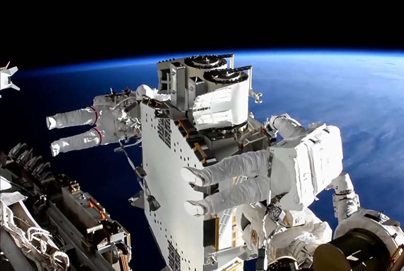 Astronauts complete installing 1st solar arrays outside ISS | ummid.com