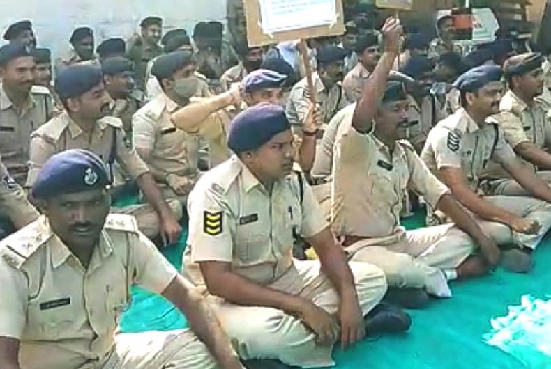Now, jail police personnel go on Mass Leave in Gujarat | ummid.com