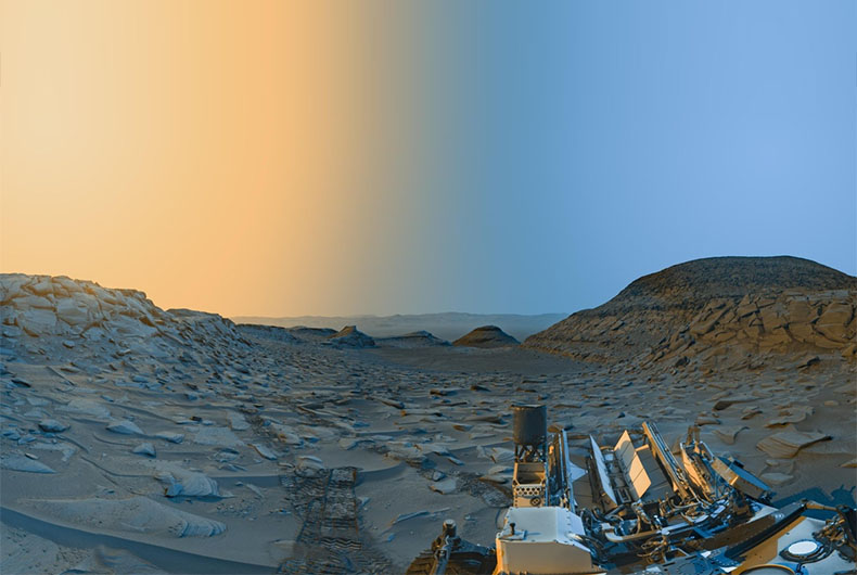 Curiosity rover captures 'postcard' of Martian morning, afternoon ...